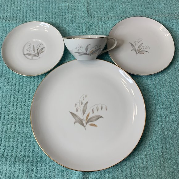 Kaysons | Dining | 961 Kaysons Golden Rhapsody Fine China 4 Piece Place ...